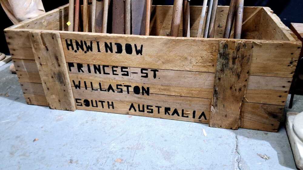 VINTAGE CRATE