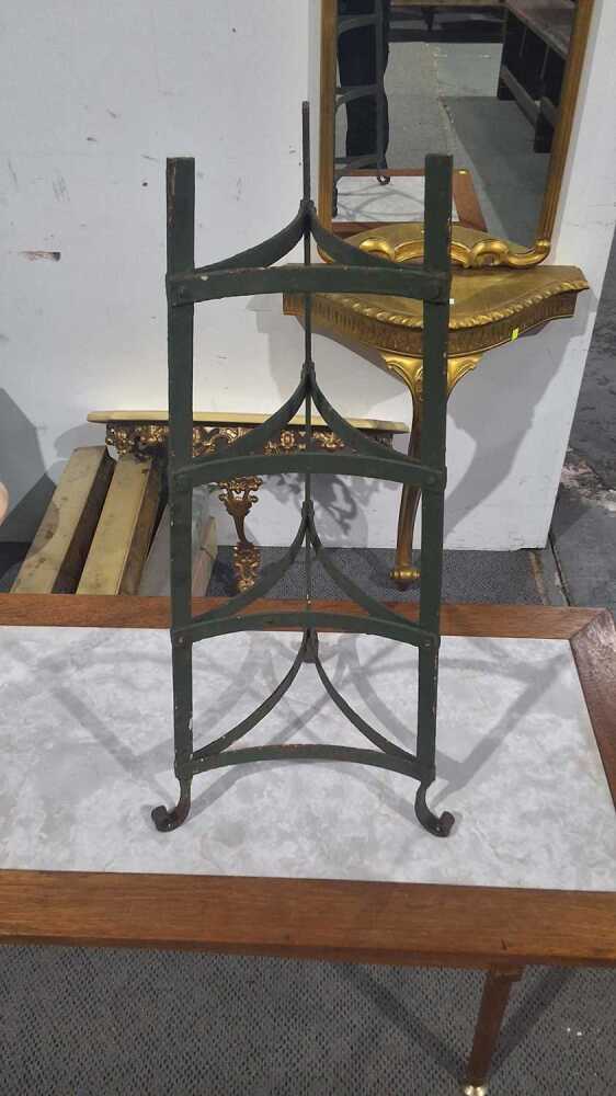 POT STAND