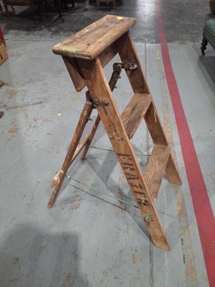 TIMBER STEP LADDER
