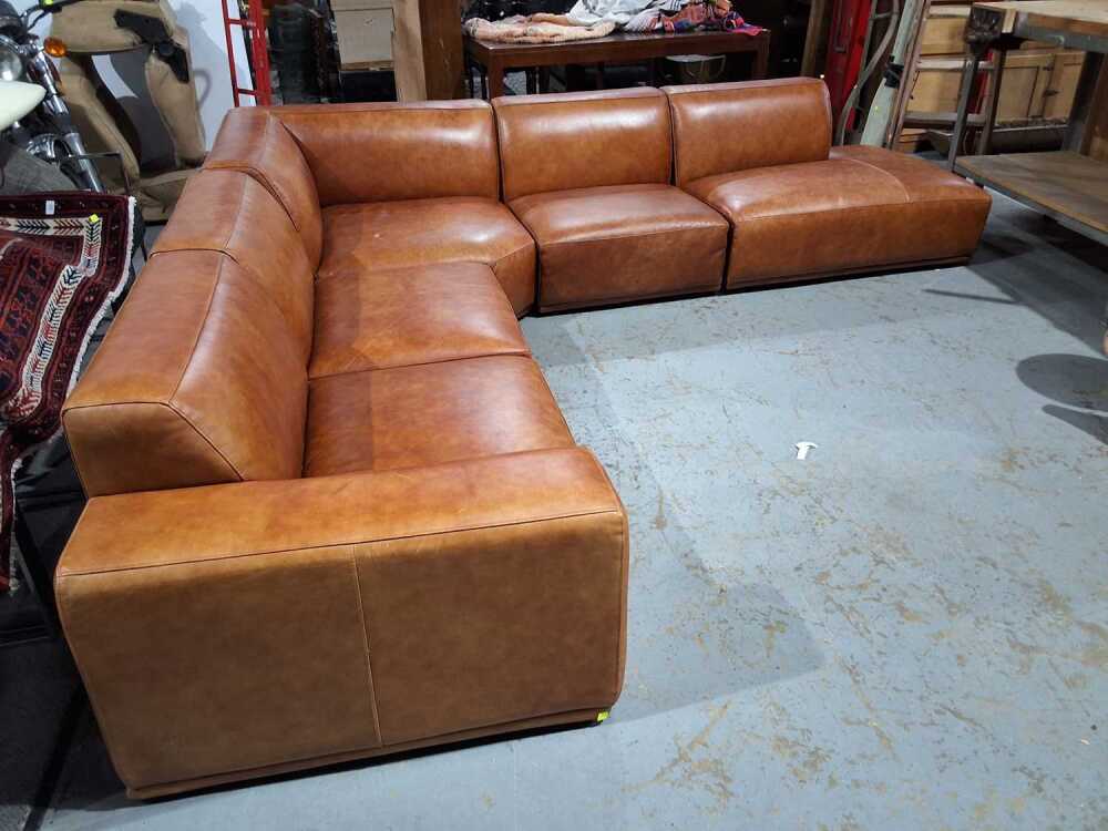 MODULAR LOUNGE SUITE